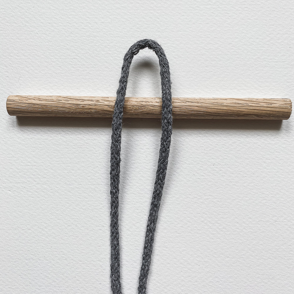 Lark’s head knot – Macrame Makers Club