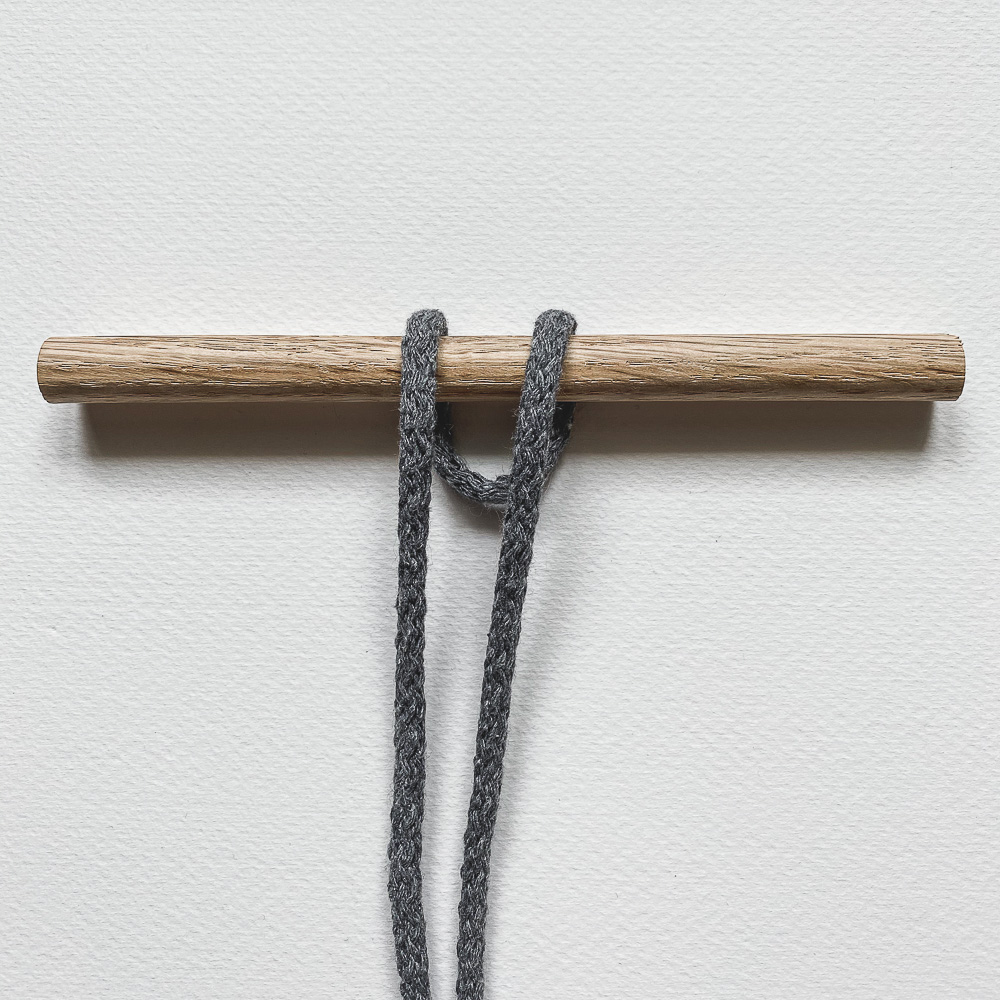 Lark’s head knot – Macrame Makers Club