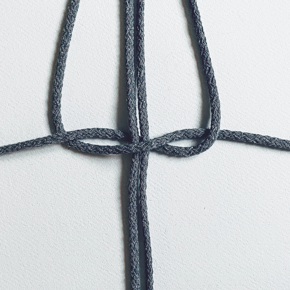 Half knot – Macrame Makers Club